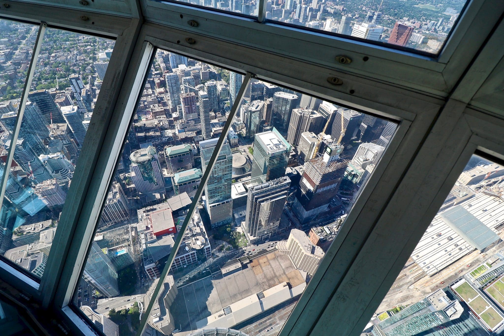 Breathtaking Views: Main Observation Deck vs CN Tower Skypod
