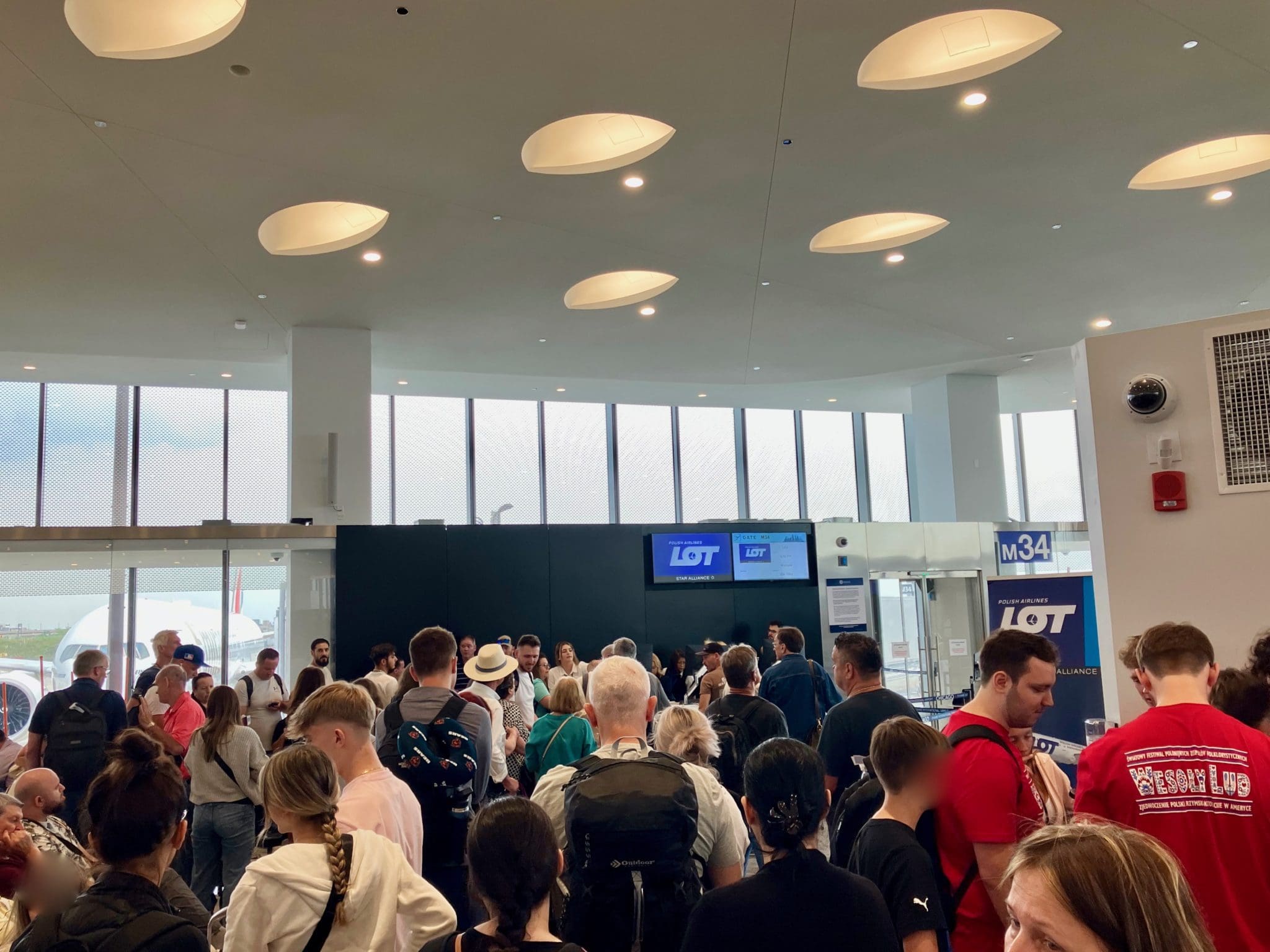 A Review of LOT Premium Economy vs LOT Business Class