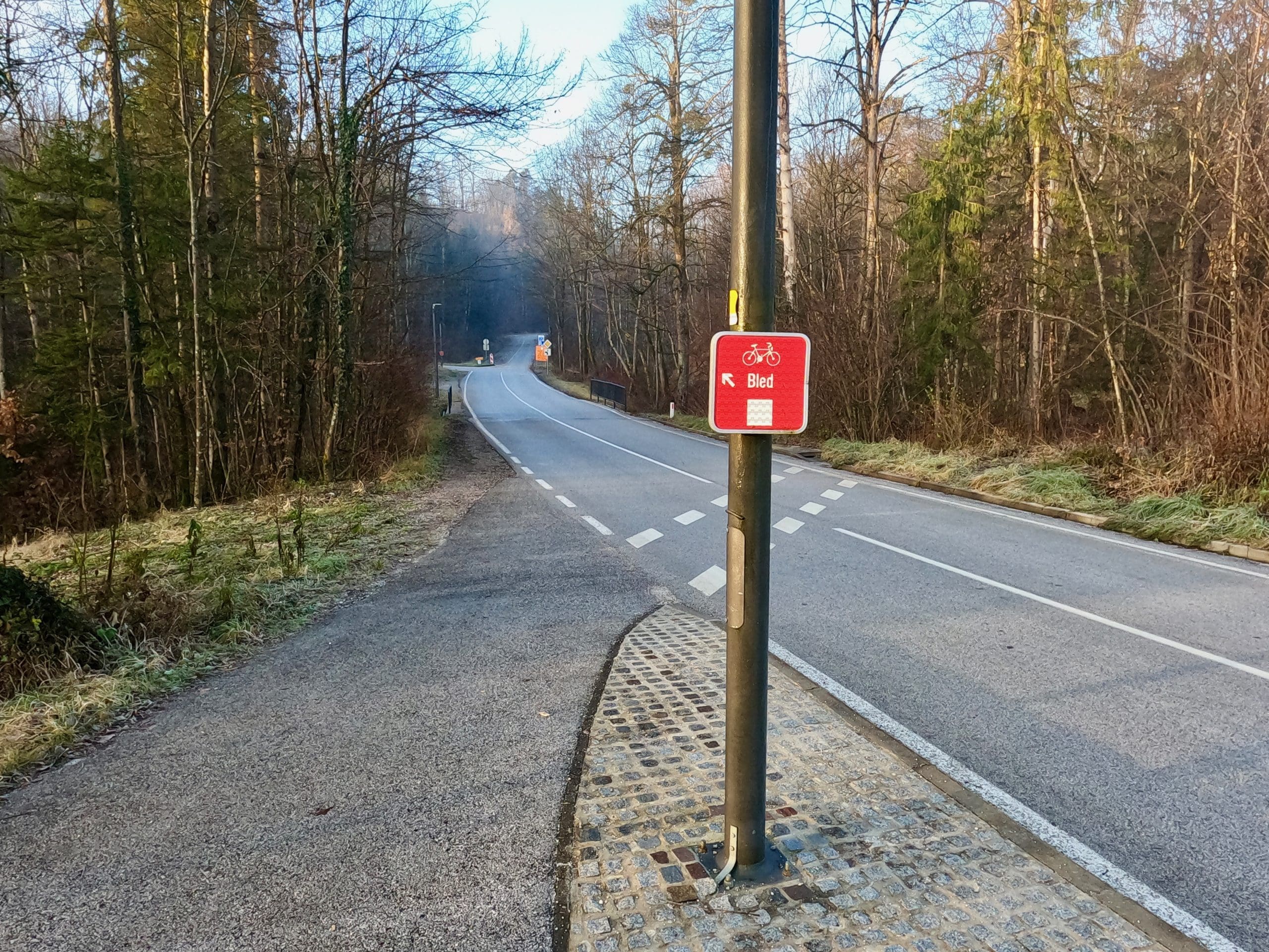Walk from Lesce-Bled Train Station to Lake Bled: Distance & Time