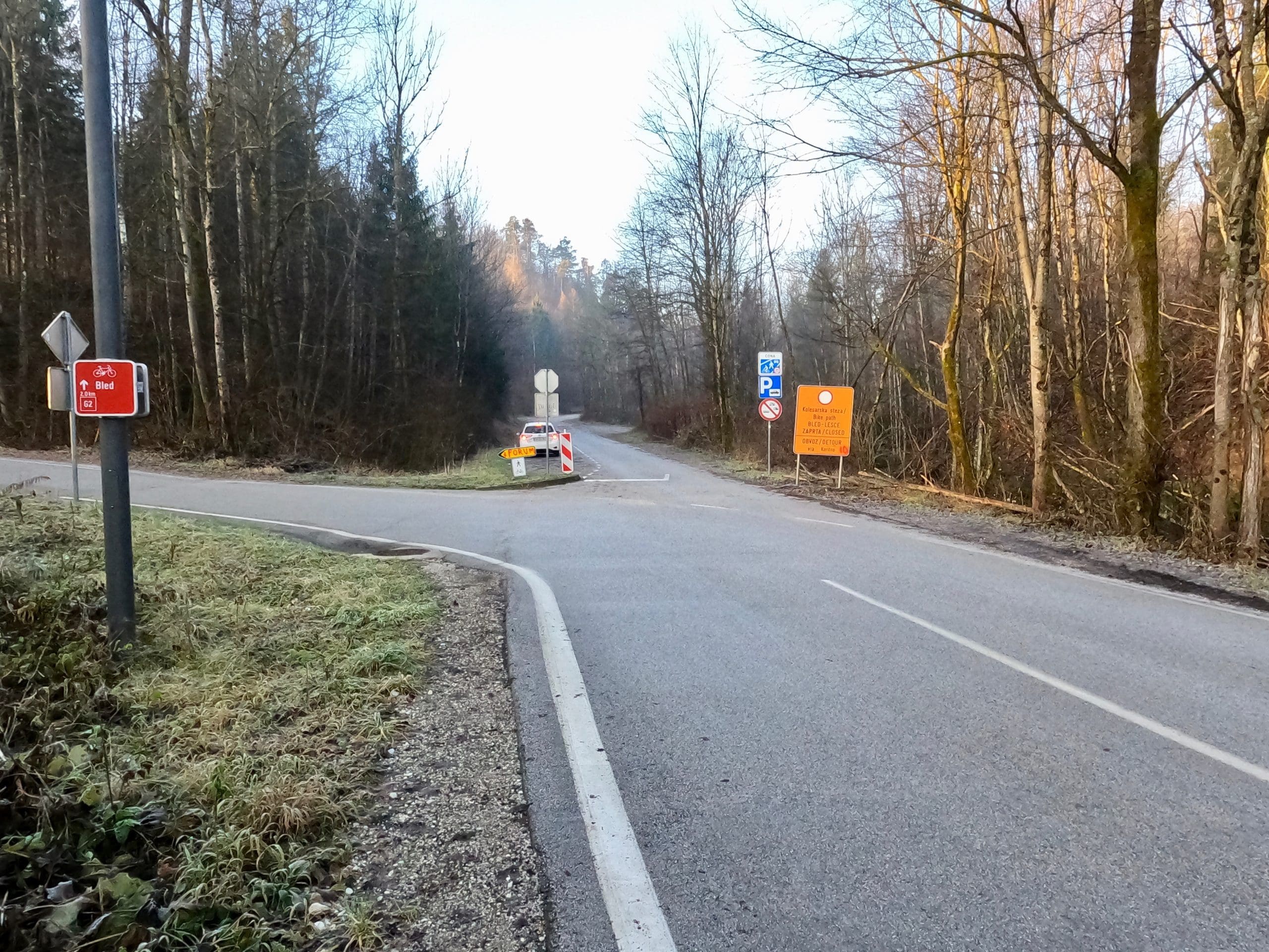 Walk from Lesce-Bled Train Station to Lake Bled: Distance & Time
