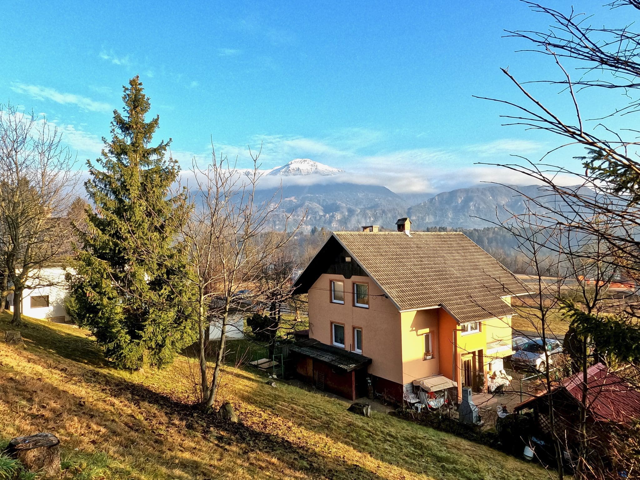 Walk from Lesce-Bled Train Station to Lake Bled: Distance & Time