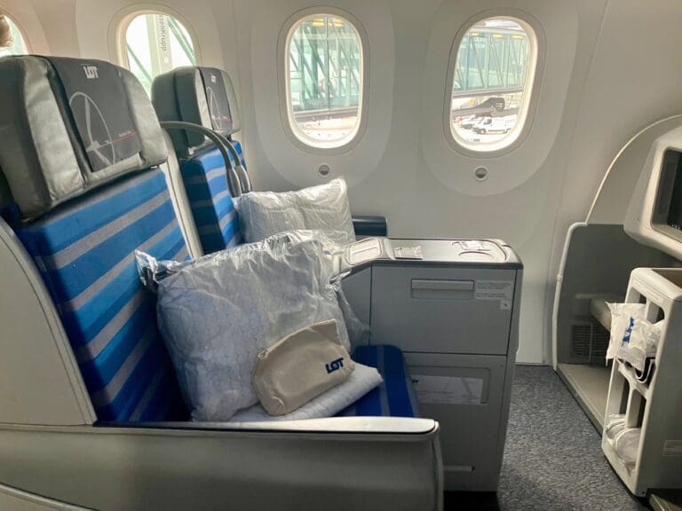 A Review of LOT Premium Economy vs LOT Business Class
