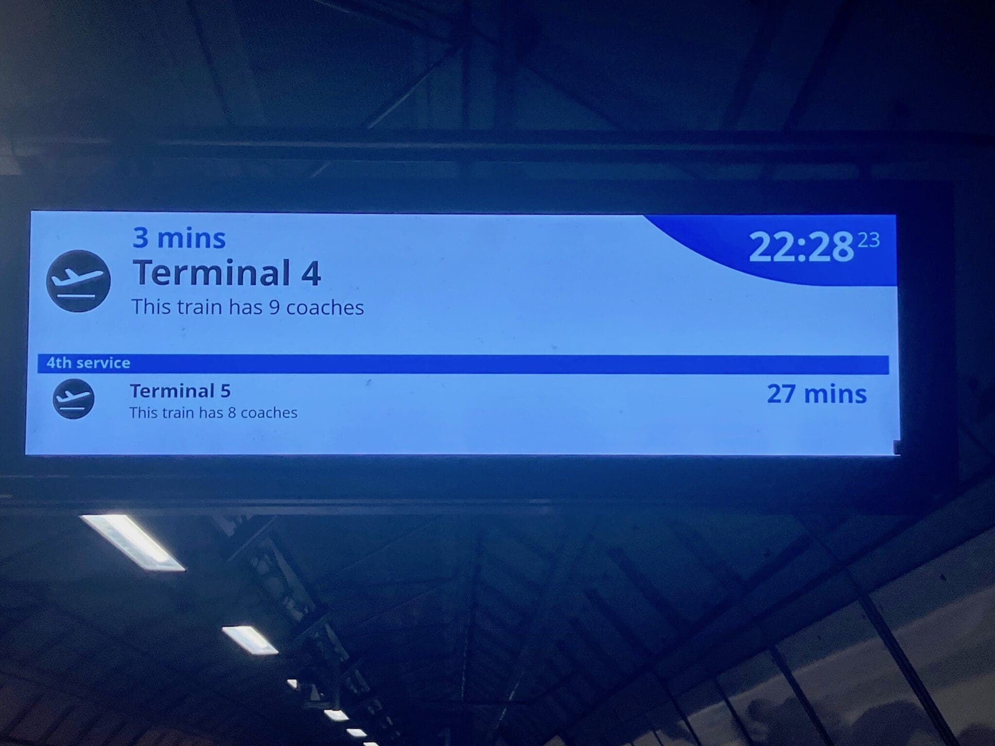 Walking to the Holiday Inn Express Heathrow T4 - A Hotel Guide